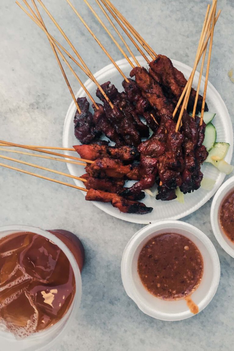Satay at Lau Pa Sat - Food Guide to Singapore - La Vie En Marine